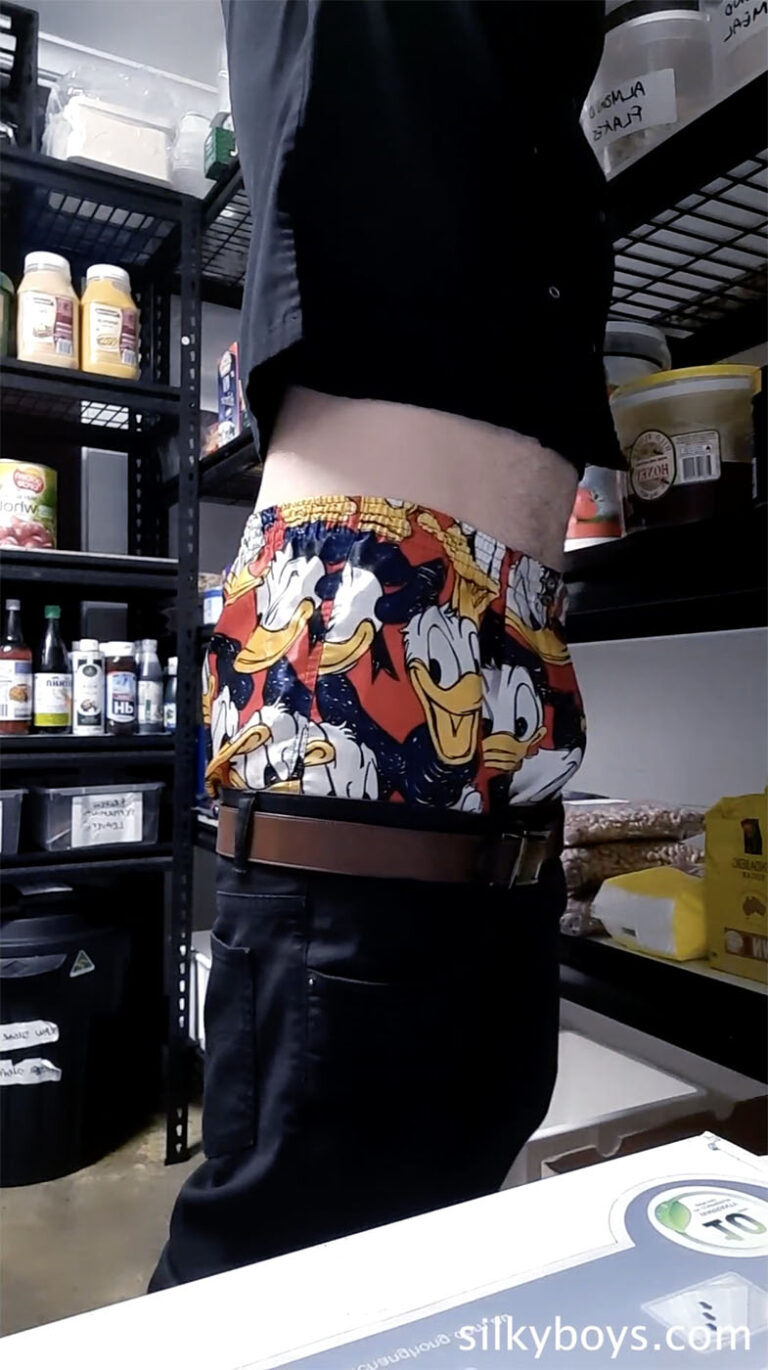 Silkyboys.com - saggy, shiny, silky chavs - Silkyboys