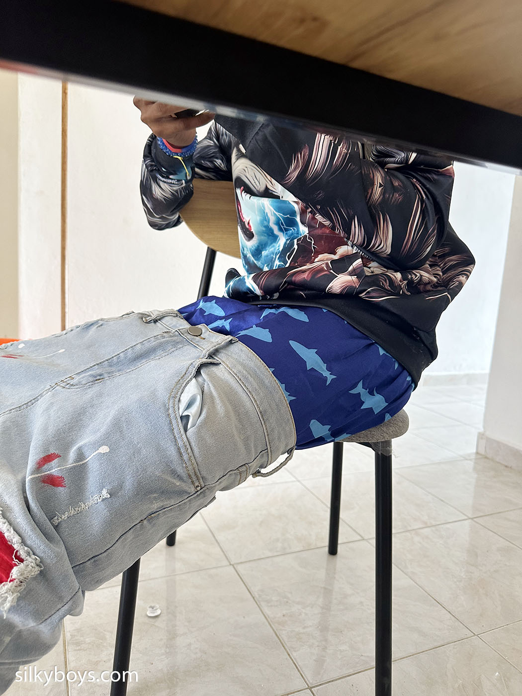 Silkyboys.com - saggy, shiny, silky chavs - Silkyboys